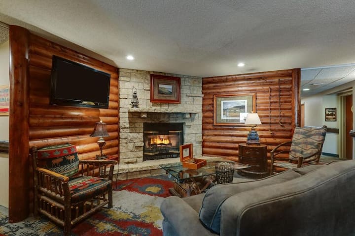 Deluxe 2 Double Stoney Creek Quad Cities | 3 Units - Galena