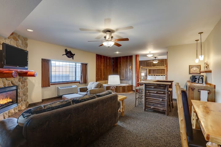 Experience Sioux City: Cozy Themed Rooms, Pool - Sioux City, IA