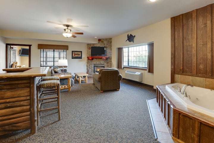 Theme Suite, Whirlpool, Stoney Creek | 2 Units - Sioux City, IA