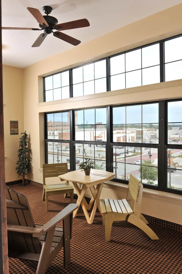 Whirlpool Fun Near Fourth Street, Pool | 2 Units - Sioux City, IA