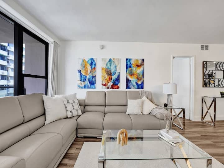 Awesome Beach Condo With Resort Amenities 1016 - Miami Beach, FL
