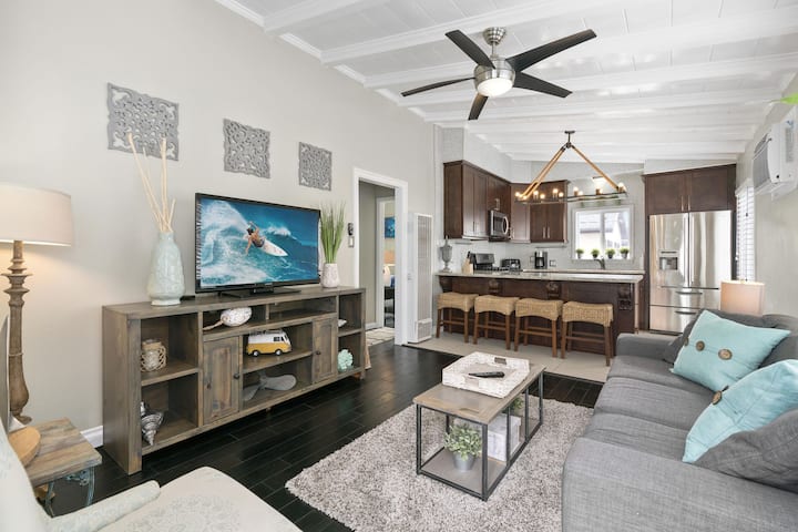 Upper Unit W/ Sunny Patio| Steps From The Sand! - Newport Beach, CA