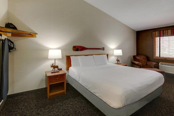 Experience Calm River Views & Lodge-like Comfort - Quincy, IL