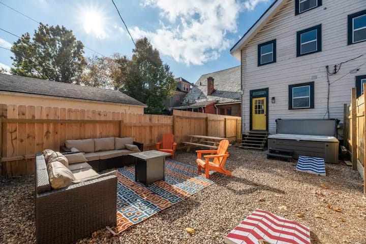 Inviting 7 Bed Home With Hot Tub And Fire Pit - Columbus, OH