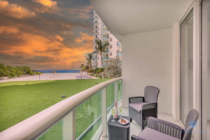 Special Offer: Beachfront Condo, Pool - Hollywood, FL