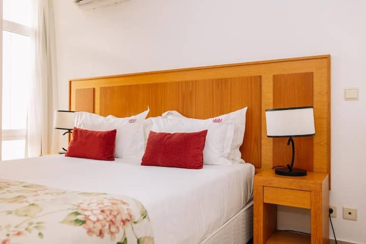 Peaceful Seaside Getaway! Balcony Flats | 2 Units - Albufeira