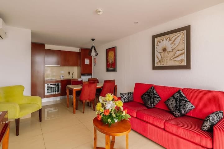 Beachfront Retreat! Ocean View Balconies | 2 Units - Albufeira