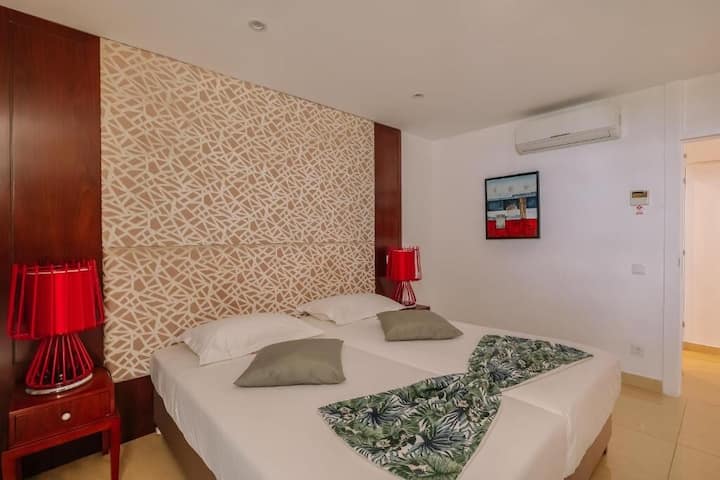 Beachfront Retreat! Ocean View Balconies | 2 Units - Albufeira