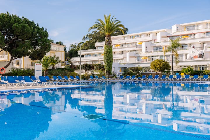 Unwind And Rejuvenate! Beachfront Flats W/ Balcony - Albufeira