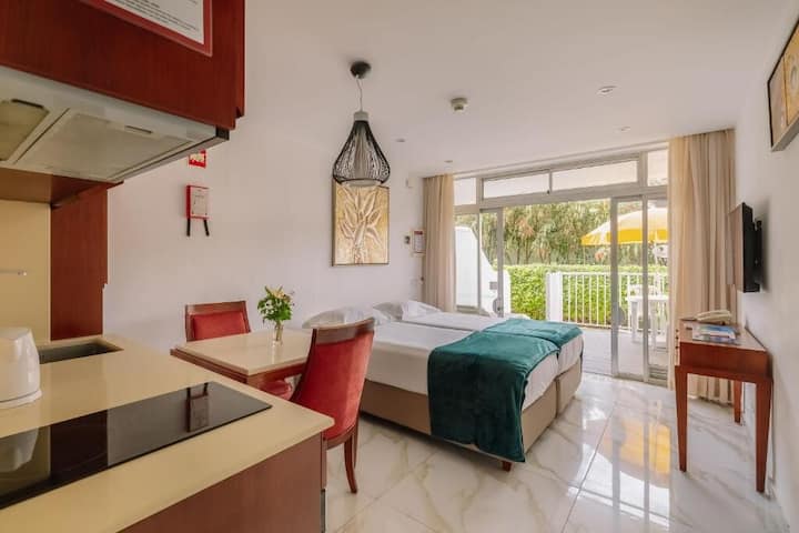 Serene Coastal Retreat With Ocean Views! Parking - Albufeira