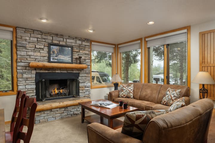 Tamarack / Steps To Slopes / Ase Transportation - Snowmass Village, CO