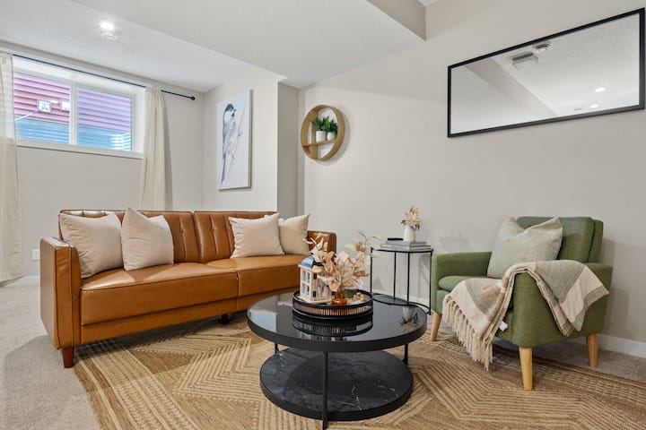 Sundown Sweet Spot For 2, Near Rocky Mountains - Cochrane