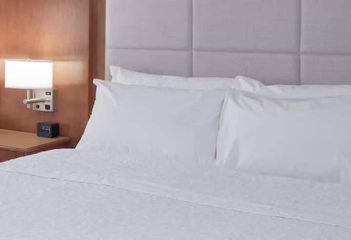 Comfy Columbus Suites W/ Free Breakfast & Pool - Ashville, OH