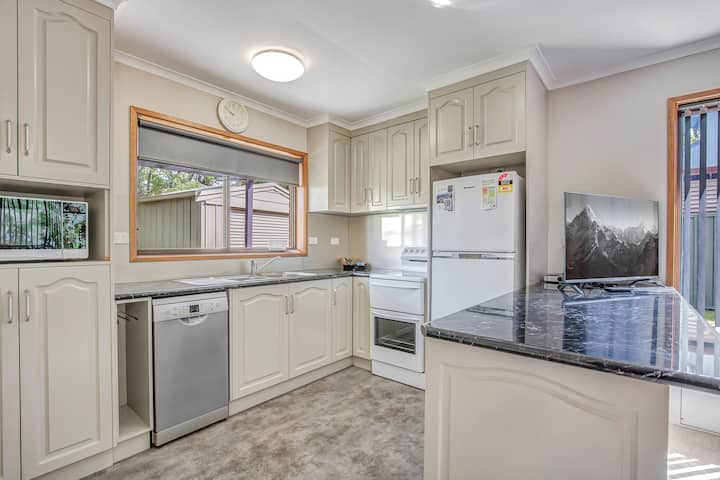 Camelia Place, Bright - Bright