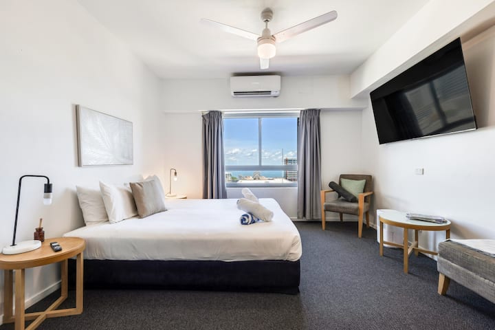 15th Floor Superior Hotel Suite King Bed - Darwin