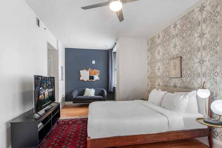 Elegant 1br Condo With Rooftop Pool In Nola - New Orleans, LA