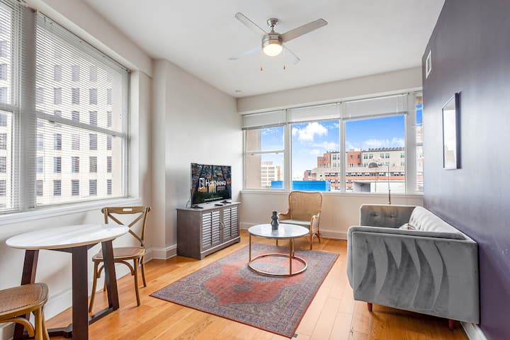 Stylish 1br Condo With Rooftop Pool In Nola - New Orleans, LA
