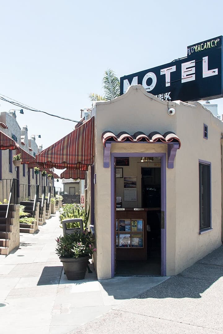 Italian Themed Stay With Free Wifi - Capitola, CA