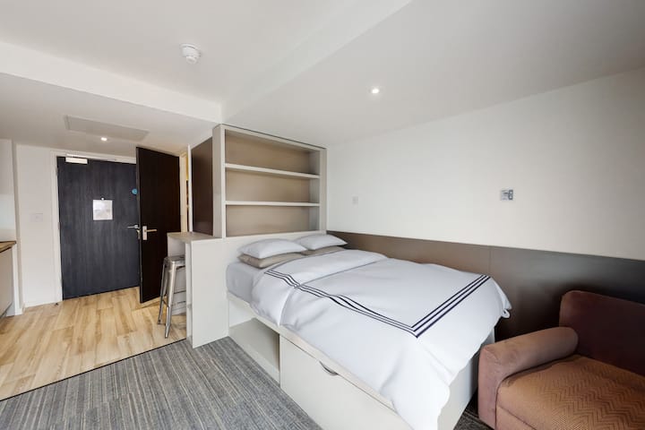 Student Only Gold Studio With Gym In Coventry - Coventry