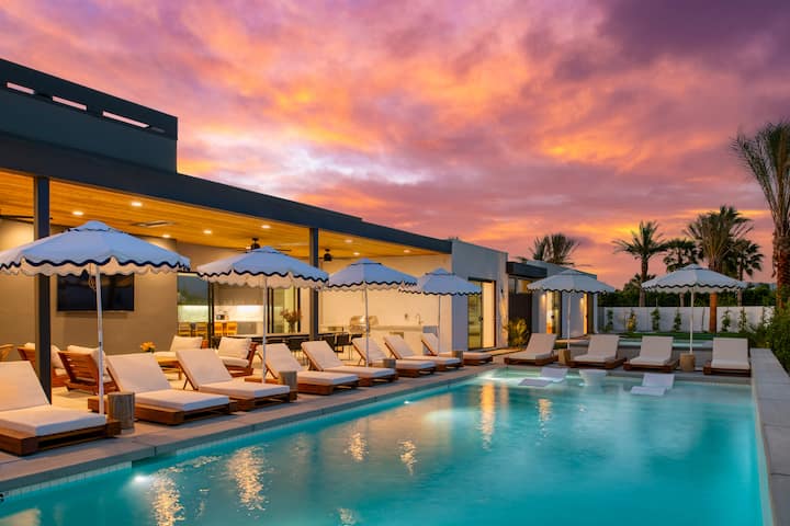 Sleeps 16 La Quinta Retreat Pool + Hot Tub - La Quinta, CA
