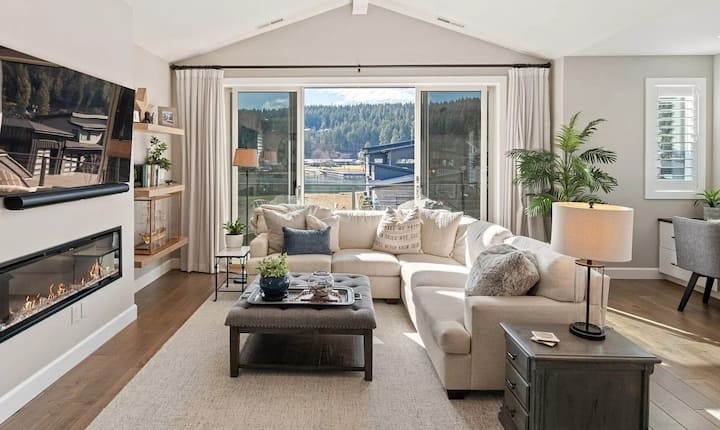 Scenic Retreat W/ River Views & Private Suite - Coeur d'Alene, ID