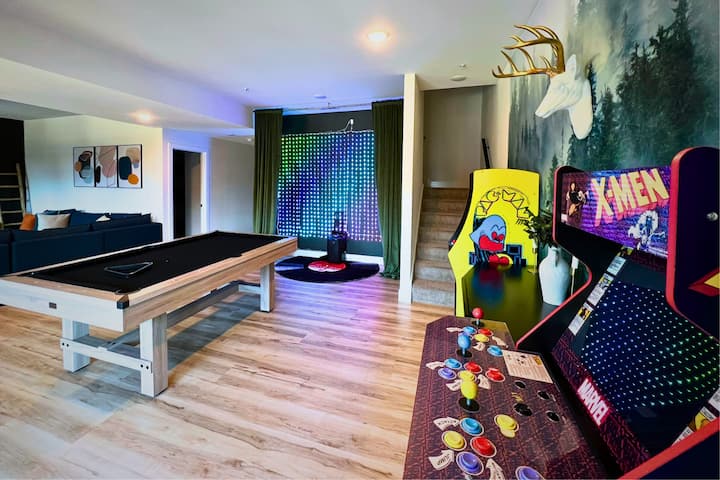 Lake Views Hot Tub Arcade Karaoke Retreat - Missouri