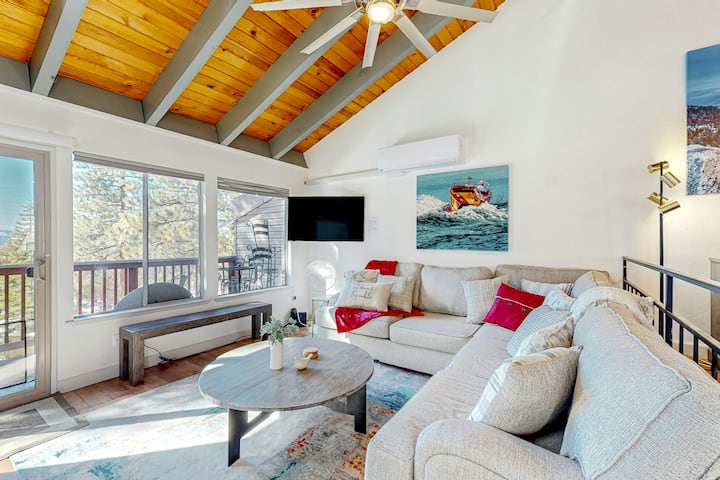 3br Lake Tahoe Condo With Pool & Hot Tub- Sleeps 6 - Lake Tahoe