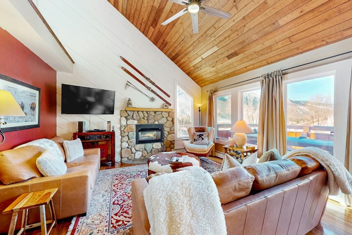 3br /3 Level Vail Mtn Living W/fireplace, Balcony - Vail, CO