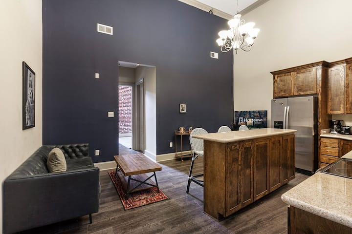 Chic Downtown Condo - Walk To French Quarter - New Orleans, LA