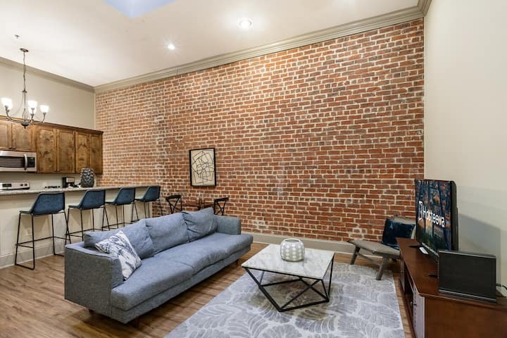 Luxury Nola 2br – Walk To French Qt & Bourbon - New Orleans, LA