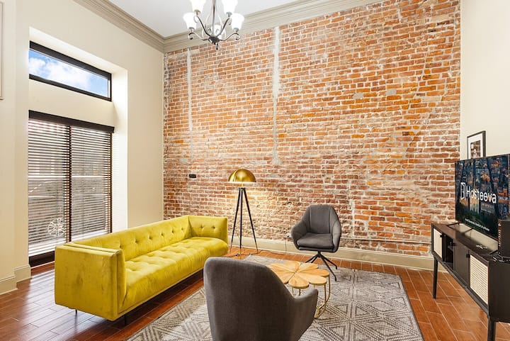 Stylish Nola 2br - Near Bourbon & French Quarter - New Orleans, LA