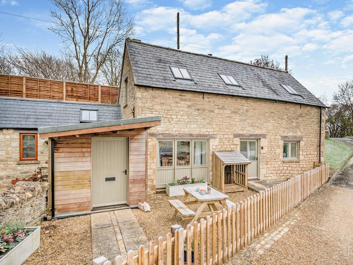 2 Bed In Cirencester (93878) - Cirencester