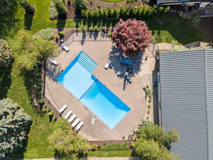Lakescape | Heated Saltwater Pool | Near Town - Saugatuck, MI