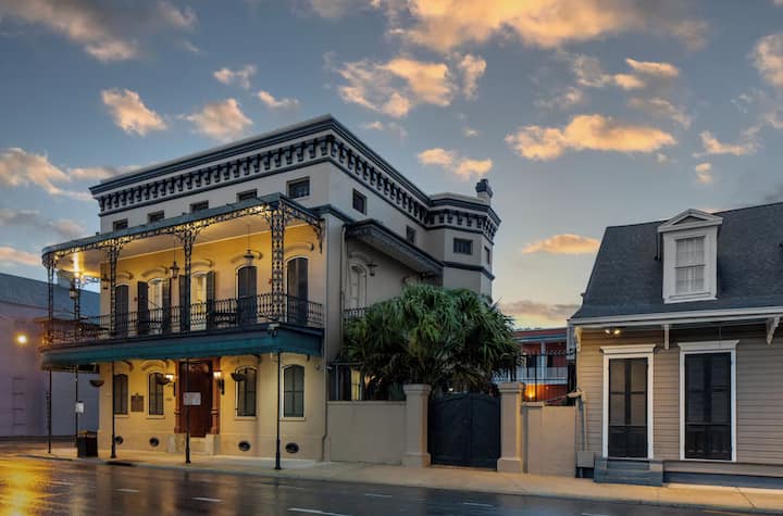 Lovingly Restored Gem In The French Quarter - New Orleans, LA