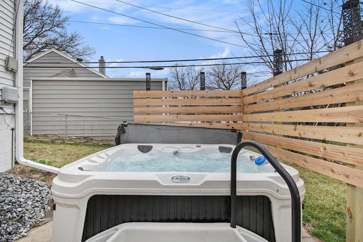 Adorable 2br, Hot Tub & Close To Attractions! - Omaha, NE