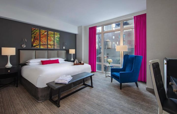 Large 1 Bedroom Suite W/ Luxurious Park Ave. View - 