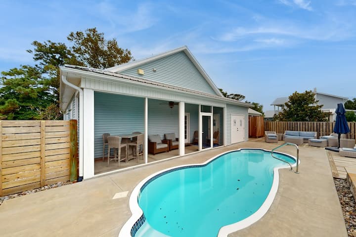 3br Home Near Beach W/private Pool, Patio, Grill - Oak Island, NC