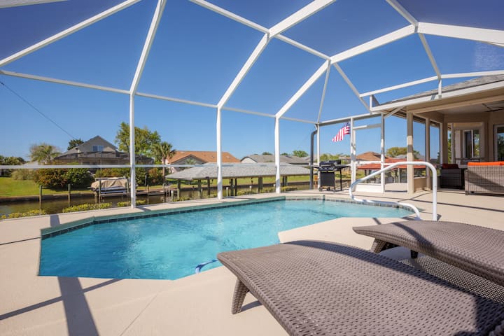 Smooth Sailing | Canal Front, Dock, Private Pool! - 팜 코스트