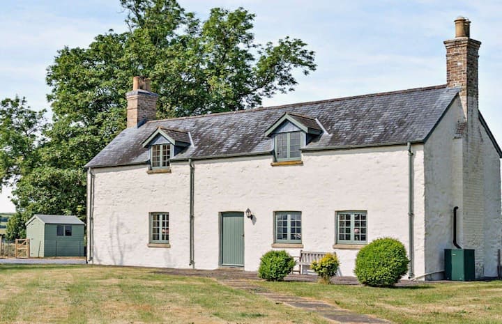 Charming Farmhouse Retreat With Stunning Views - Pembrokeshire