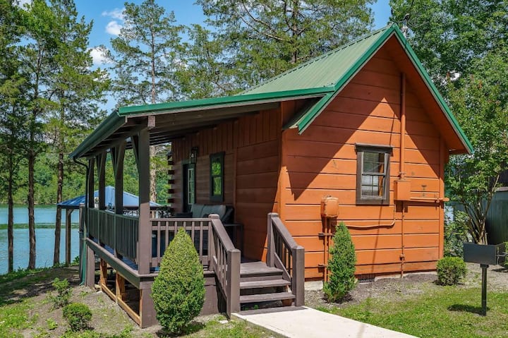 Escape: Dale Hollow Lakefront Cabin With Hot Tub - Dale Hollow Reservoir