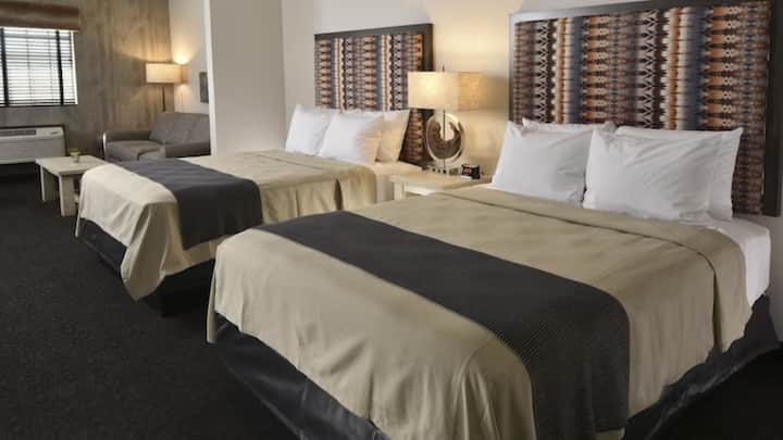 Homely Vibes In Tulsa: Comfy Lodge-style Rooms - Broken Arrow, OK