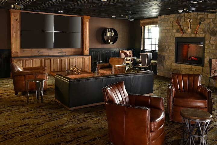 Rustic Lodges W/ On-site Bar! Parking | 2 Units - Tulsa, OK