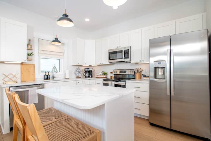 Salty Dalty & Three Buoys In Atlantic Beach, Nc - Atlantic Beach, NC