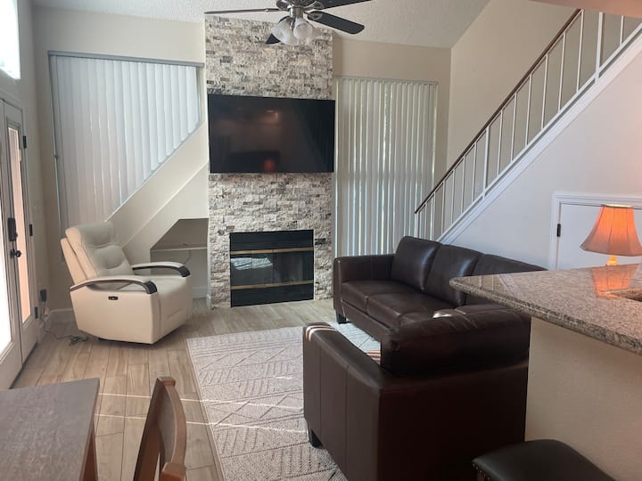 Perfect Location - 5 Minute Walk To Cubs Stadium! - Tempe, AZ