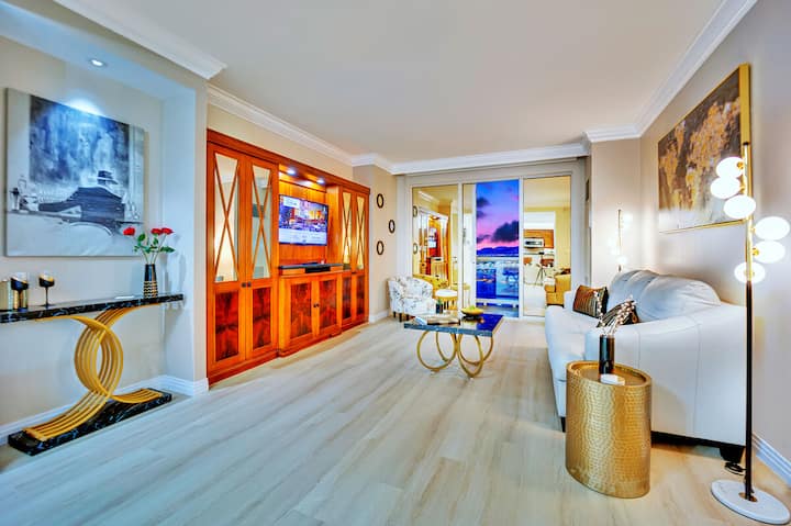 Vegas Strip Views: Condo W/ Balcony, Pool, Gym - Las Vegas