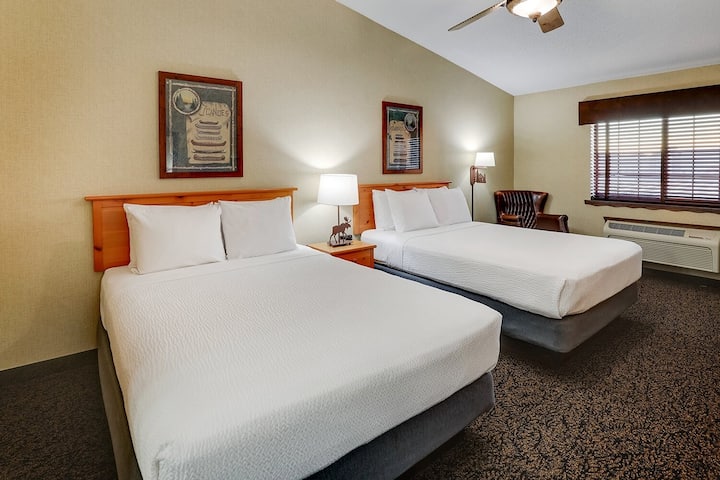 Riverfront Stays: Pool, Patio & Saloon Awaits You - Davenport, IA