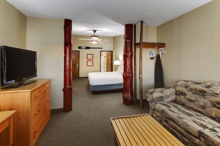 Expanded King, Sofa Bed, Stoney Creek, Hot Pool - Davenport, IA