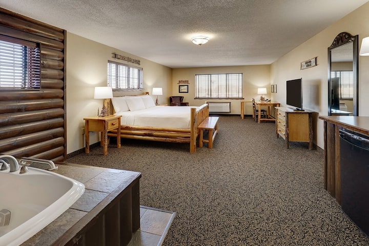 Expanded King, Whirlpool, Stoney Creek Quad Cities - Davenport, IA