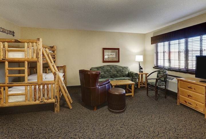 Suites By Mississippi River: Comfort Meets Culture - Davenport, IA