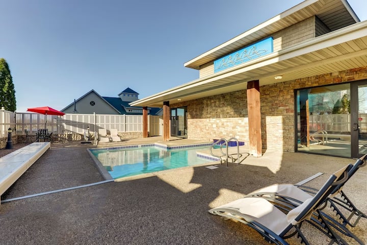 Central Moline Stay | 1 Unit | Near Downtown - Davenport, IA